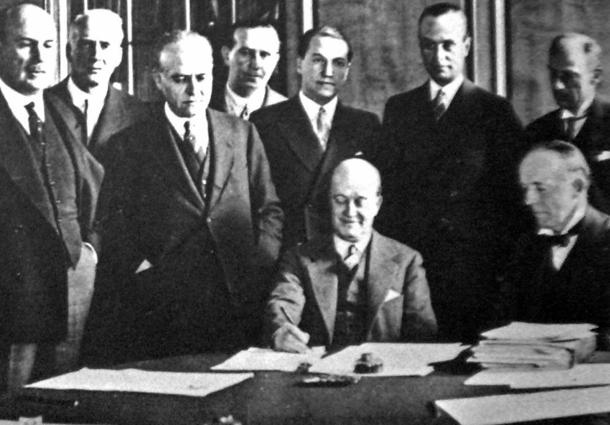 En qué año comenzaron a funcionar los primeros ferrocarriles en el mundo